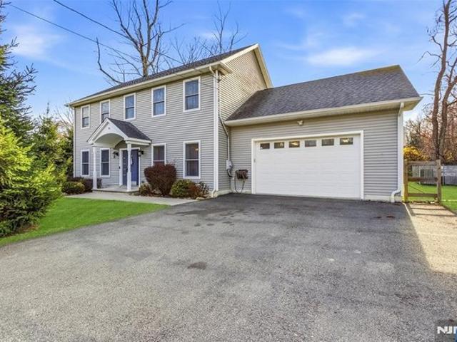 34 Tobyhanna Trl, Hopatcong, NJ 07843