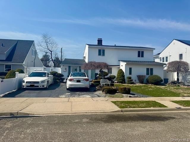 34 Topper Ln, Levittown, NY 11756