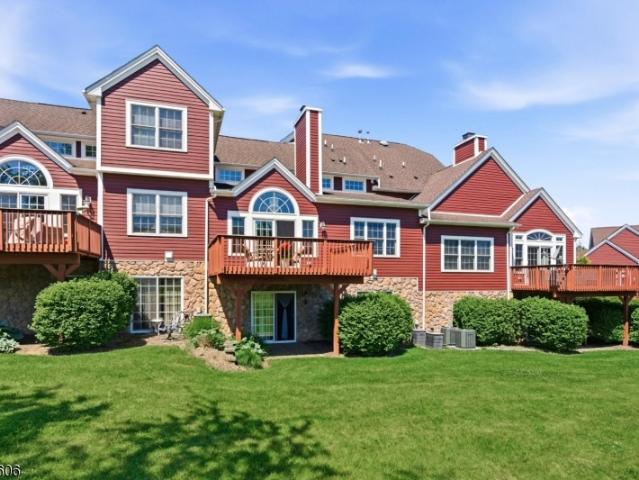 34 Turnberry Ln