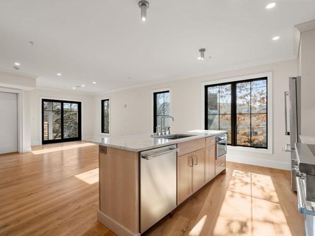 34 Vinton St Apt 1, Boston, MA 02127