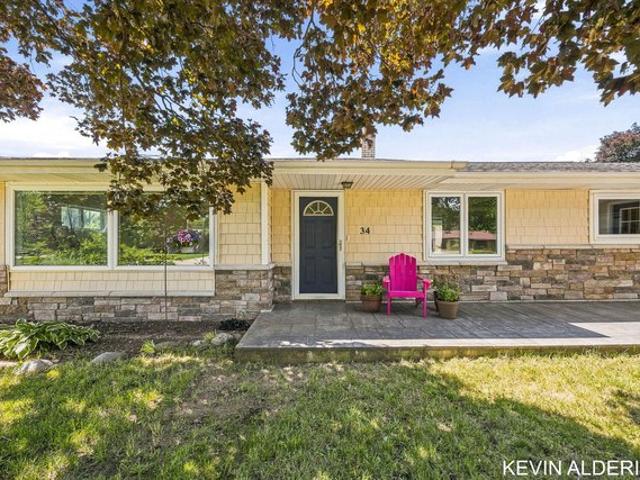 34 W 37th St, Holland, MI 49423