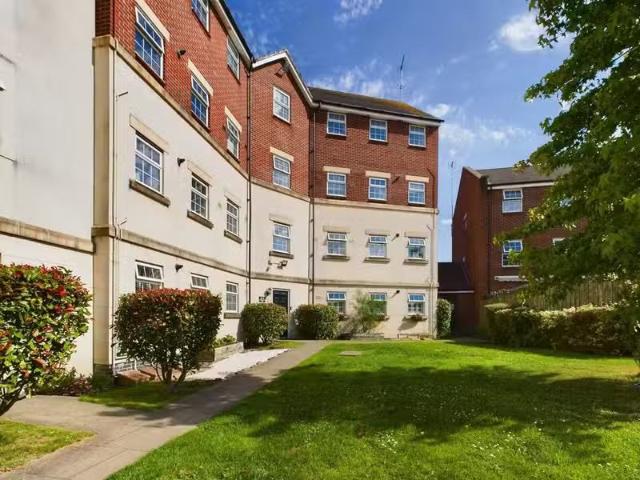34 Watermint Drive, Tuffley, Gloucester 2 bed terraced house f.