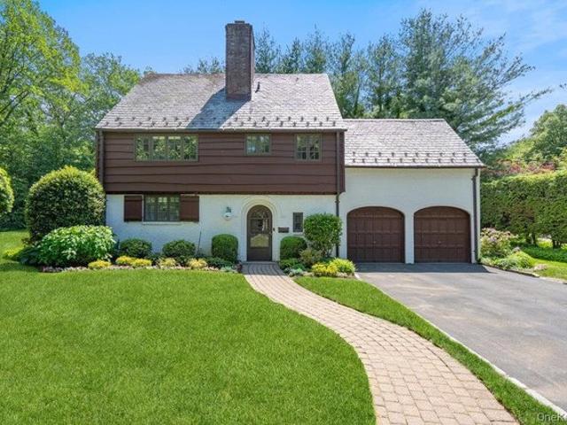 34 Wensley Dr, Great Neck, NY 11021
