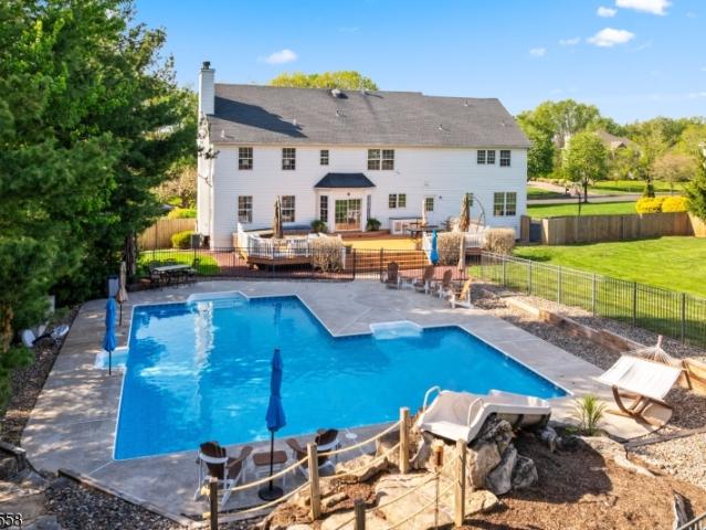 34 White Meadow Rd