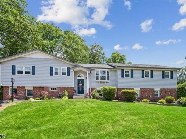 34 Woodlawn Ter, Jefferson Township, NJ 07849