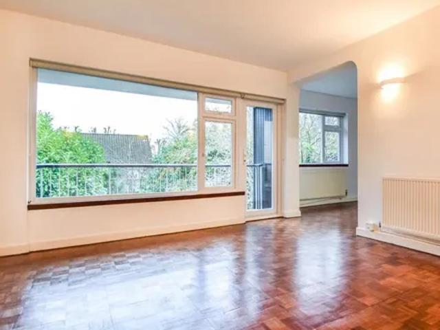 34 Woodside Avenue, London, N12 8AT, United Kingdom | 2 bed apartment for rent #140227672 | Rentberry