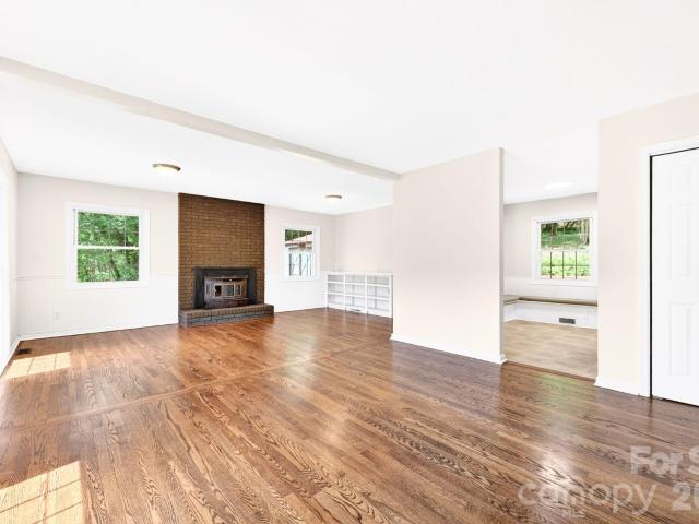 34 Wolfe Cove Road