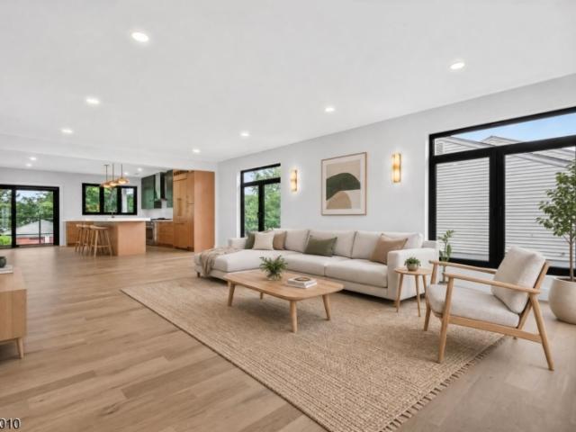 34 Amelia Ave