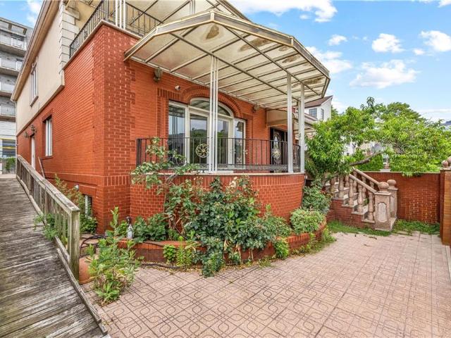 34 Amherst Street