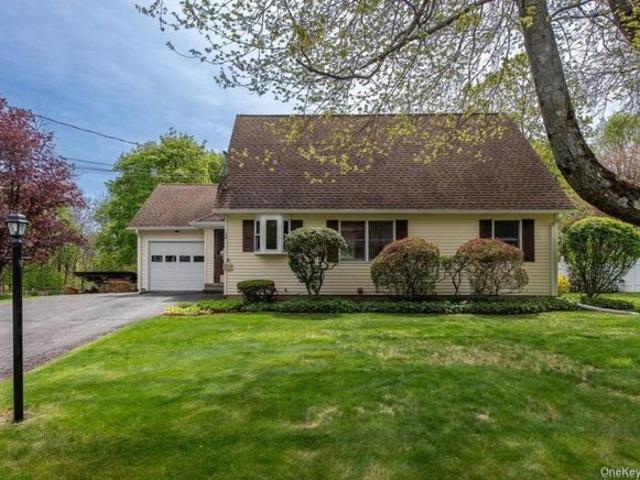 34 Appletree Dr, Rhinebeck, NY 12572