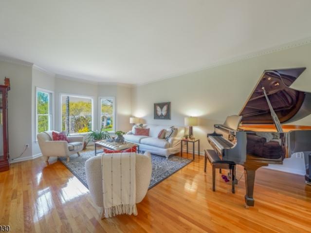 34 Arnold Dr