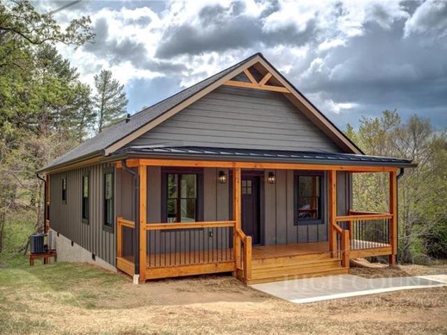 34 Atwood St, Sparta, NC 28675