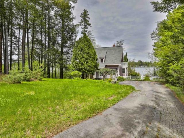 34 Baker Ave, Deerfield, NH 03037