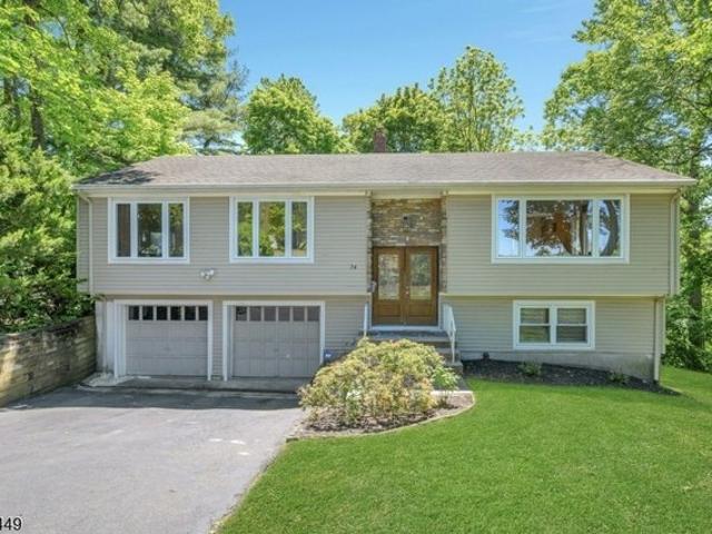 34 Bear Brook Ln, Livingston, NJ 07039