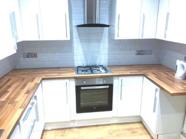 3/4 Bed House Gants Hill £2850 Pcm