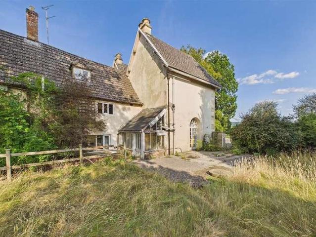 34 bed house for sale