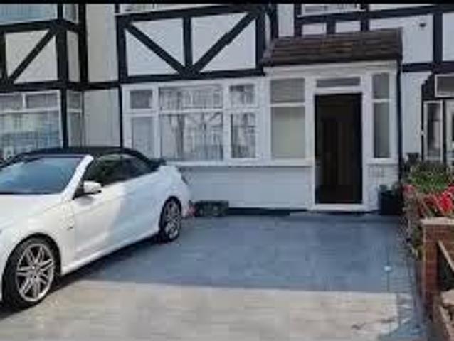 3/4 Bedroom House with Annex £800 £600 per room