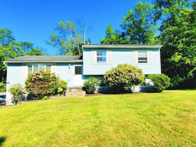 34 Briar Patch Ln, Pleasant Valley, NY 12569