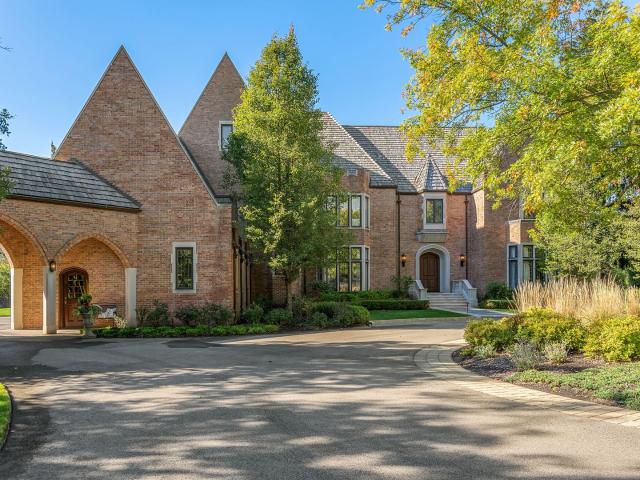 34 Bridlewood Rd, Northbrook, IL 60062 | MLS #12559 | Compass