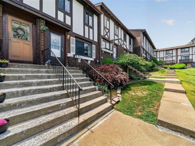 34 Buckingham Ct, Pomona, NY 10970
