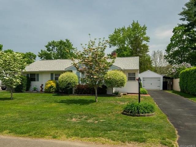 34 Canterbury Ln, Plainville, CT 06062