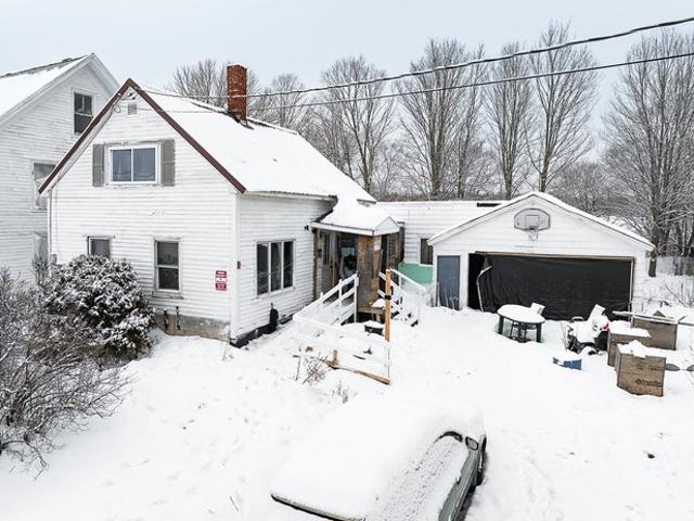 34 Center St, Kenduskeag, ME 04450