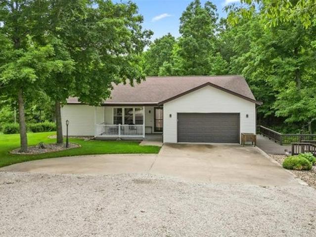 34 Cedar Ln, Hillsboro, IL 62049