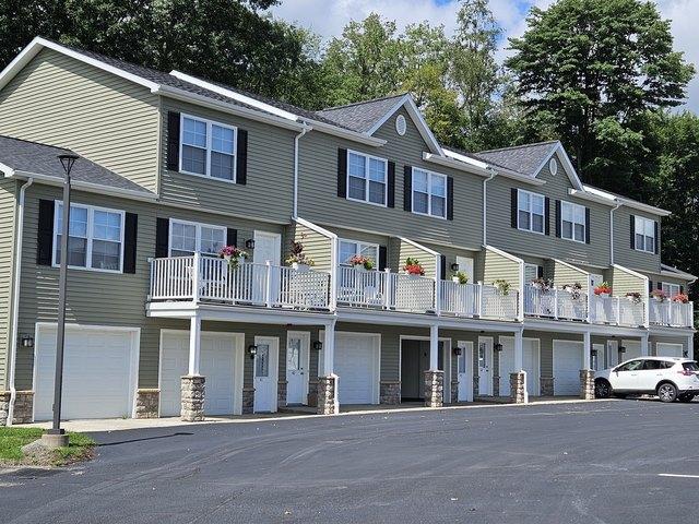 34 Circuit St Apt 46, Waterford, PA 16441