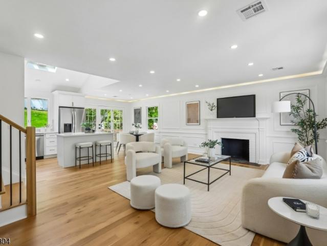 34 Clark St