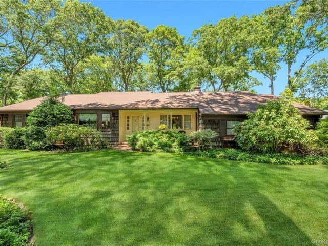 34 Daly Ct, Riverhead, NY 11901