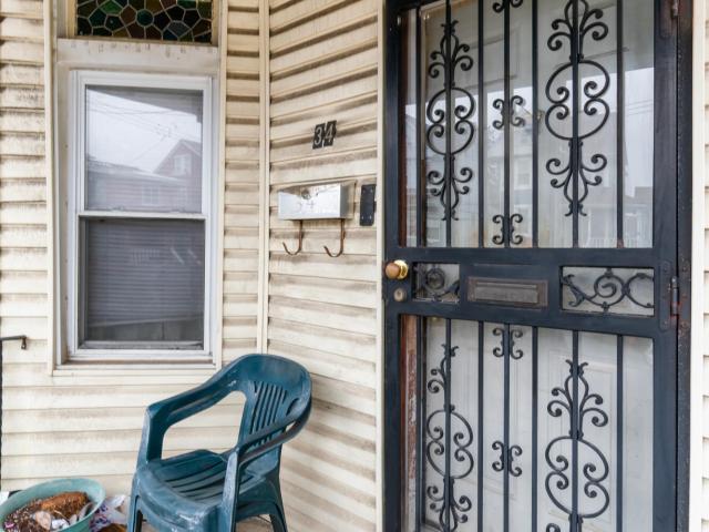 34 Dongan Street