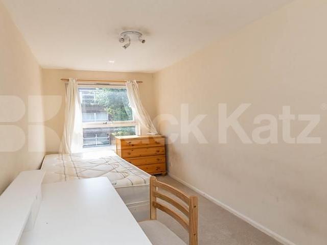 3/4 double bedroom flat located within mins to regents park and marylebone tube