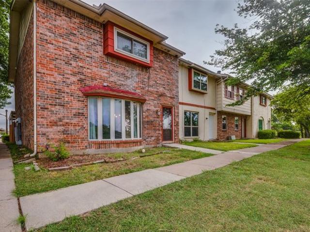 34 E Mountain Ln, Grand Prairie, TX 75052