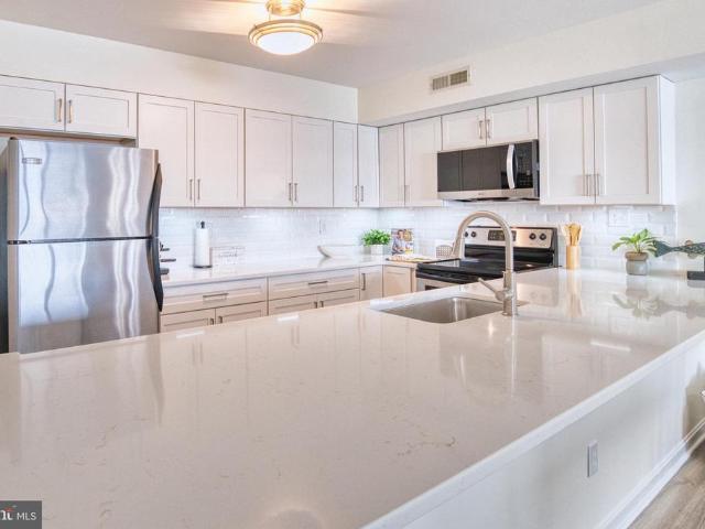 34 E Queen Anne Way