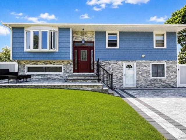 34 Fairdale Dr, Brentwood, NY 11717