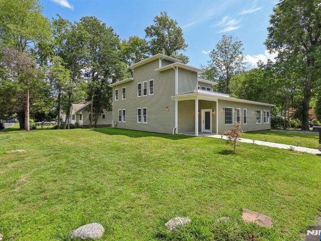 34 Gates Avenue