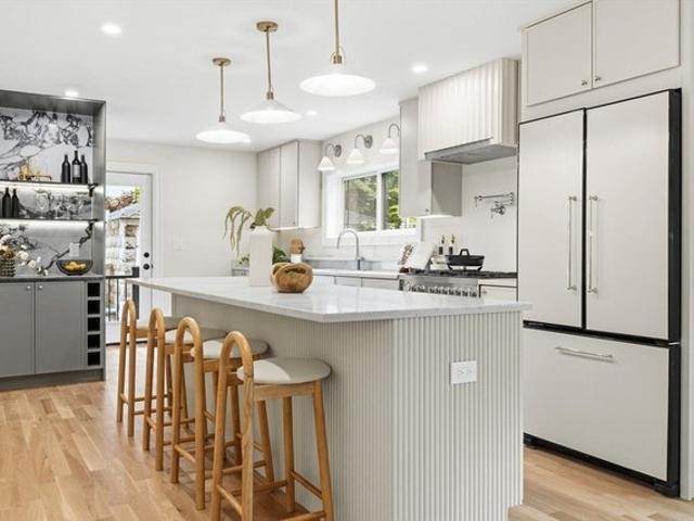34 Governor Winthrop Rd Unit 1, Somerville, MA 02145
