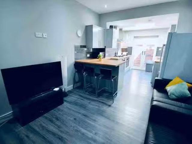 34 Granville Road, L15 6 Beds 2 Baths