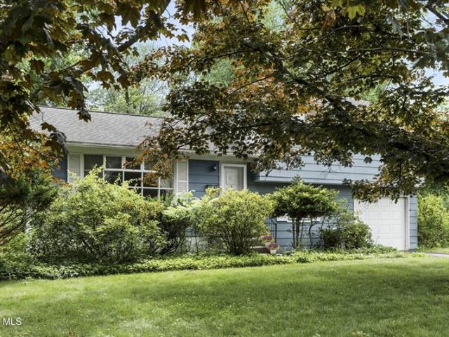 34 Greenock Rd, Delmar, NY 12054