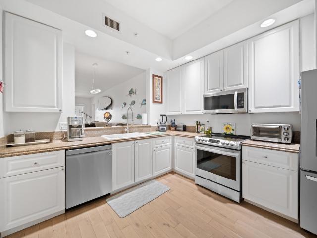 34 Harbour Isle Dr W, Unit 105, Fort Pierce, FL 34949 | MLS #B26001
