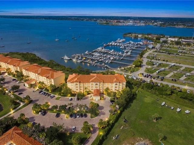 34 Harbour Isle Dr W Ph 5, Fort Pierce, FL 34949