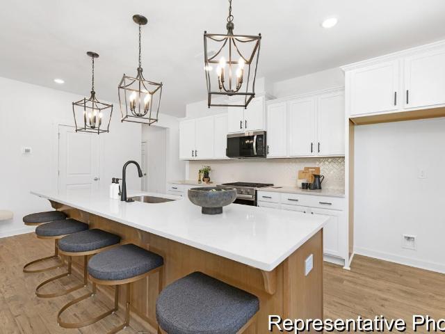 34 Hawks View Point 390