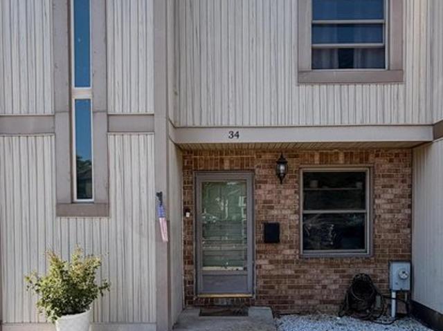 34 Helmsman Ct, Essex, MD 21221