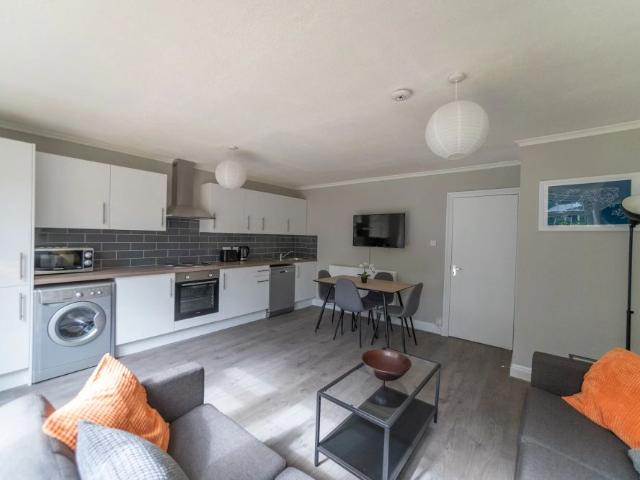 34 Hind Grove – Room 1 – Copy