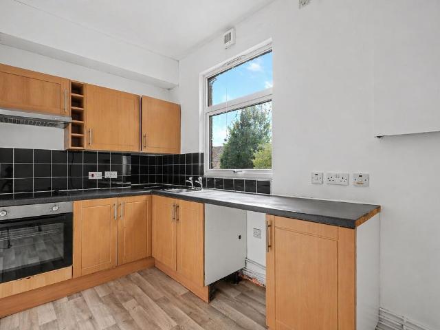 34 High Street ME7, 1 bed flat to rent, £850 pcm | PrimeLocation