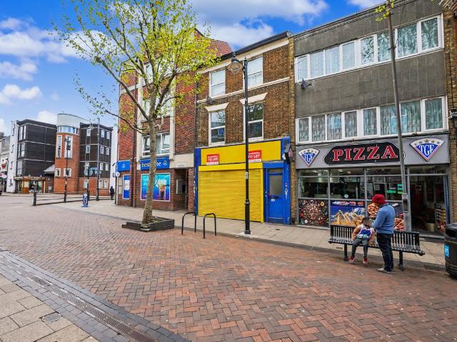 34 High Street ME7, 1 bed flat to rent, £900 pcm | PrimeLocation