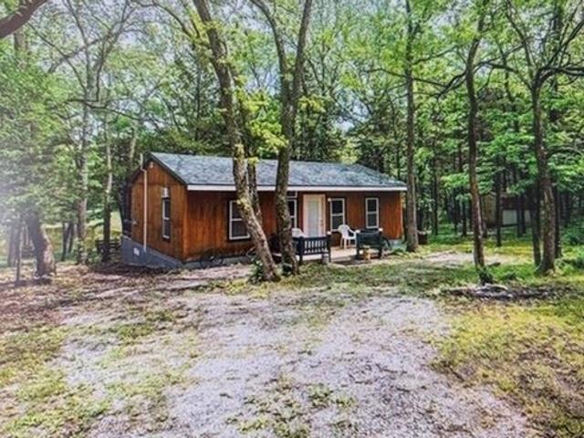 34 Hillside Dr, Mound City, KS 66056