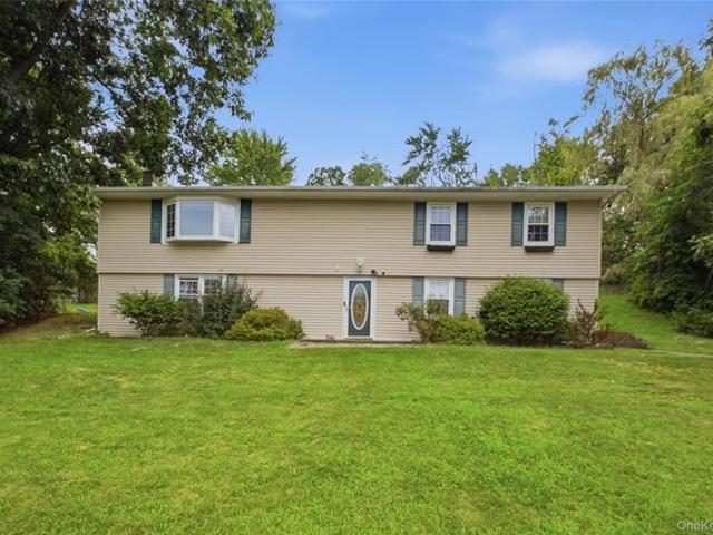 34 Hillview Cir, Poughkeepsie, NY 12603