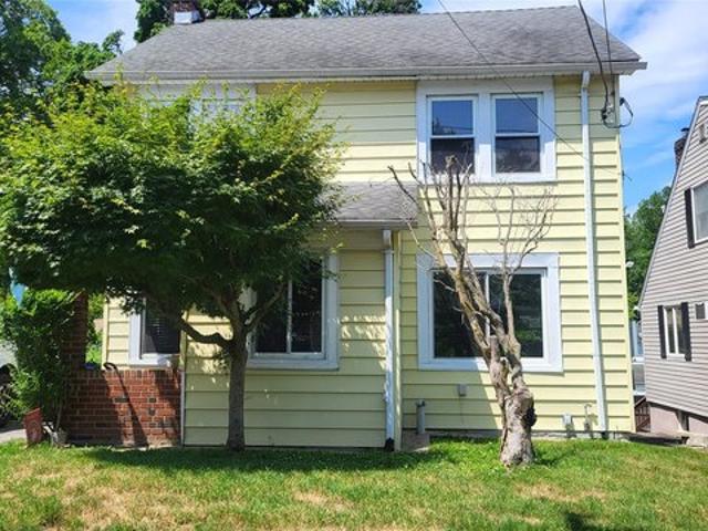 34 Irma Ave, Port Washington, NY 11050