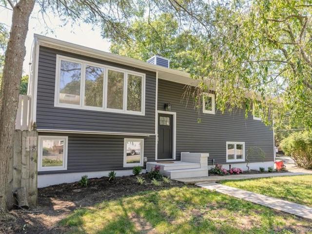 34 John St N, Shoreham, NY 11786